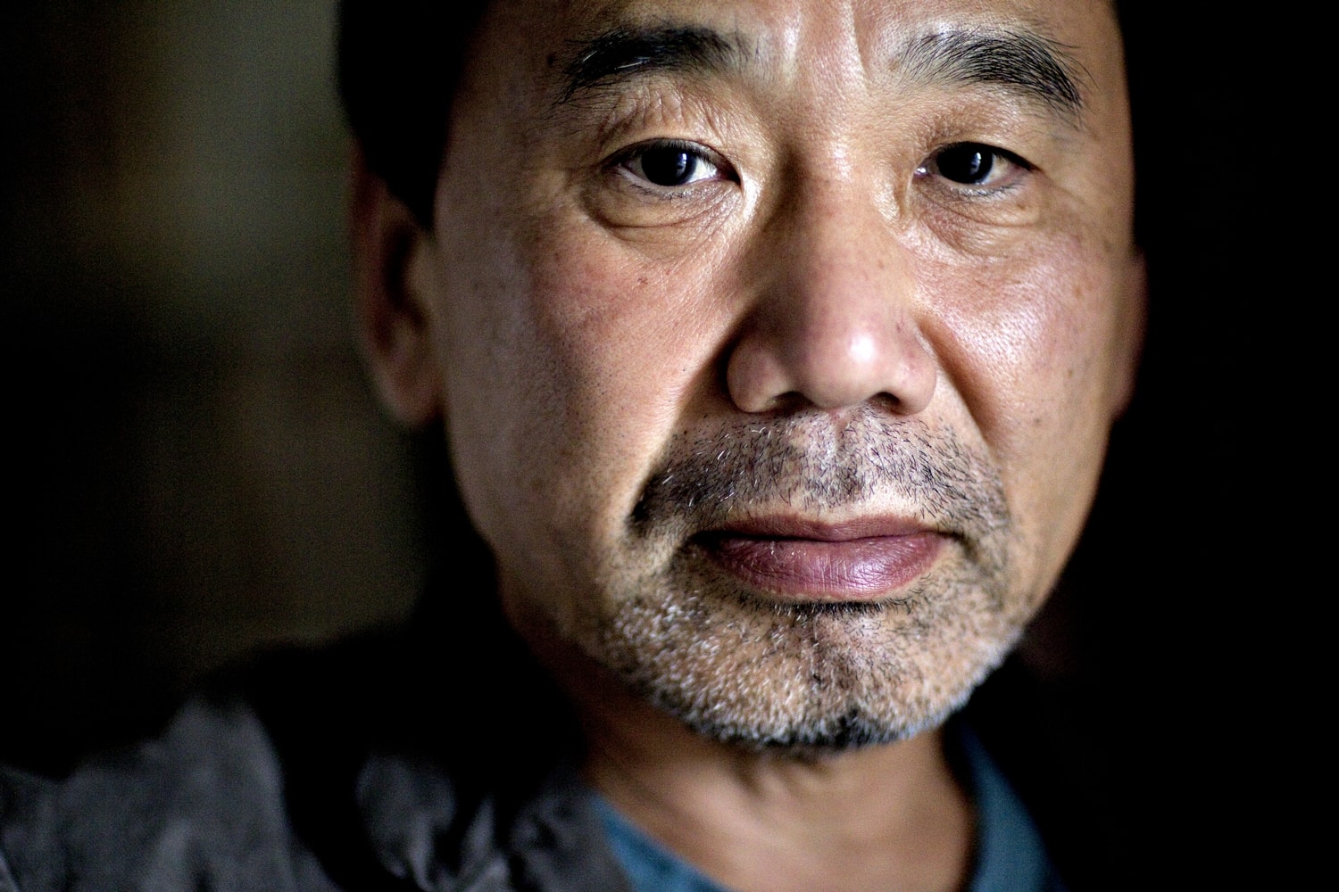 Lo scrittore Murakami in pubblico dopo 18 anni