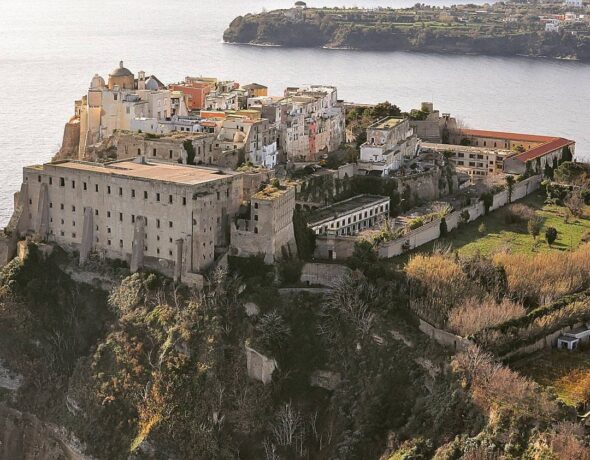 Procida si fa bella, volontari ripuliscono l'isola Capitale italiana ...