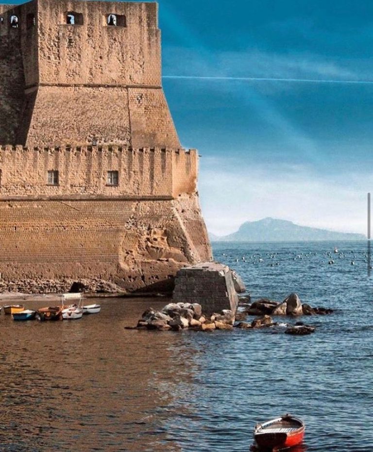 Castel dell'Ovo tra storia e leggenda: alla scoperta del castello più ...