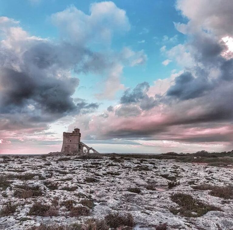 Torre Squillace, una delle più antiche torri costiere del Salento: tra ...