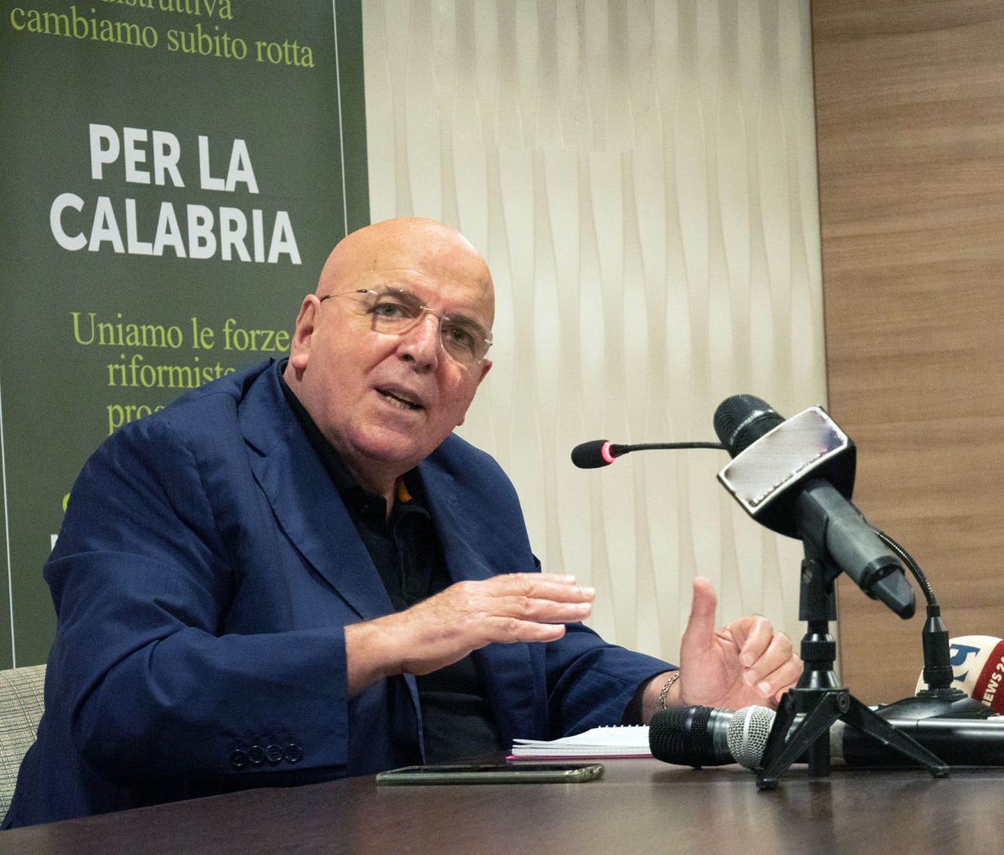 Mario Oliverio, chi è l'ex presidente della Calabria oggi di nuovo in corsa