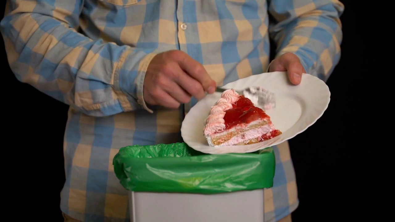 Gli italiani sprecano troppo cibo